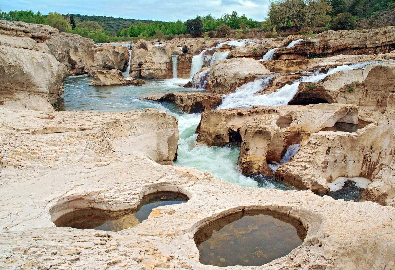 Les plus belles cascades de France pour vous évader | KAYAK