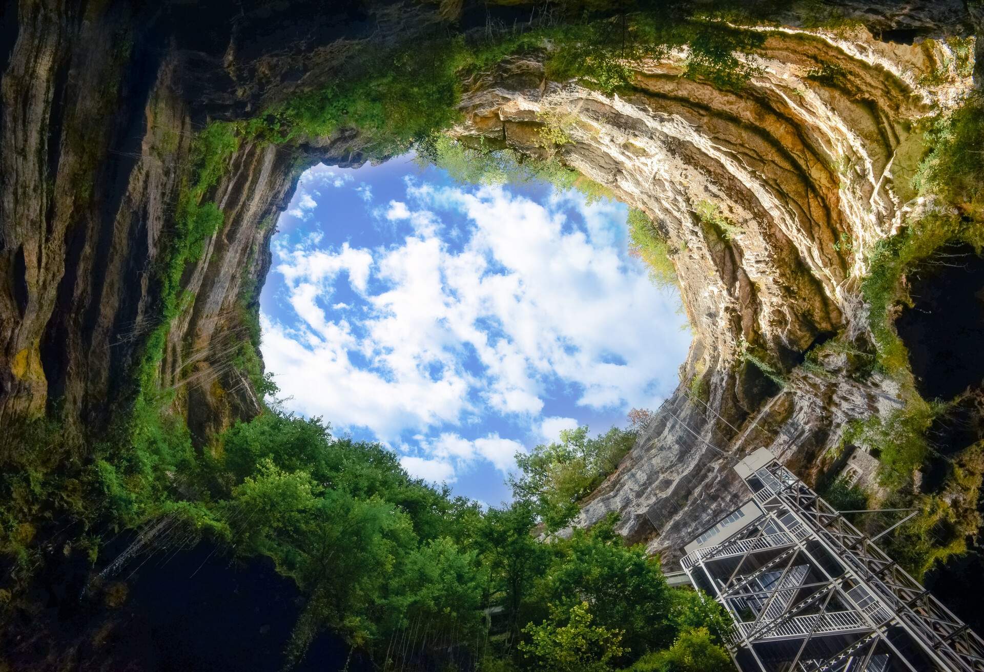 Partez à la découverte des plus belles grottes de France | KAYAK