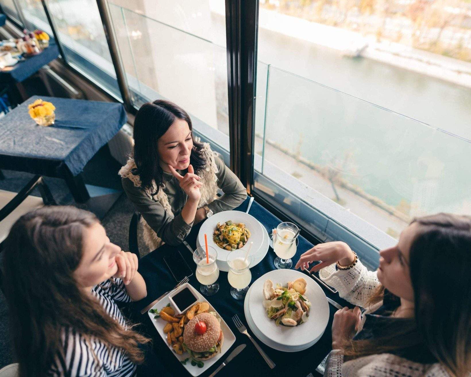 Guide complet : la demi-pension à l'hôtel, c'est quoi ? | KAYAK